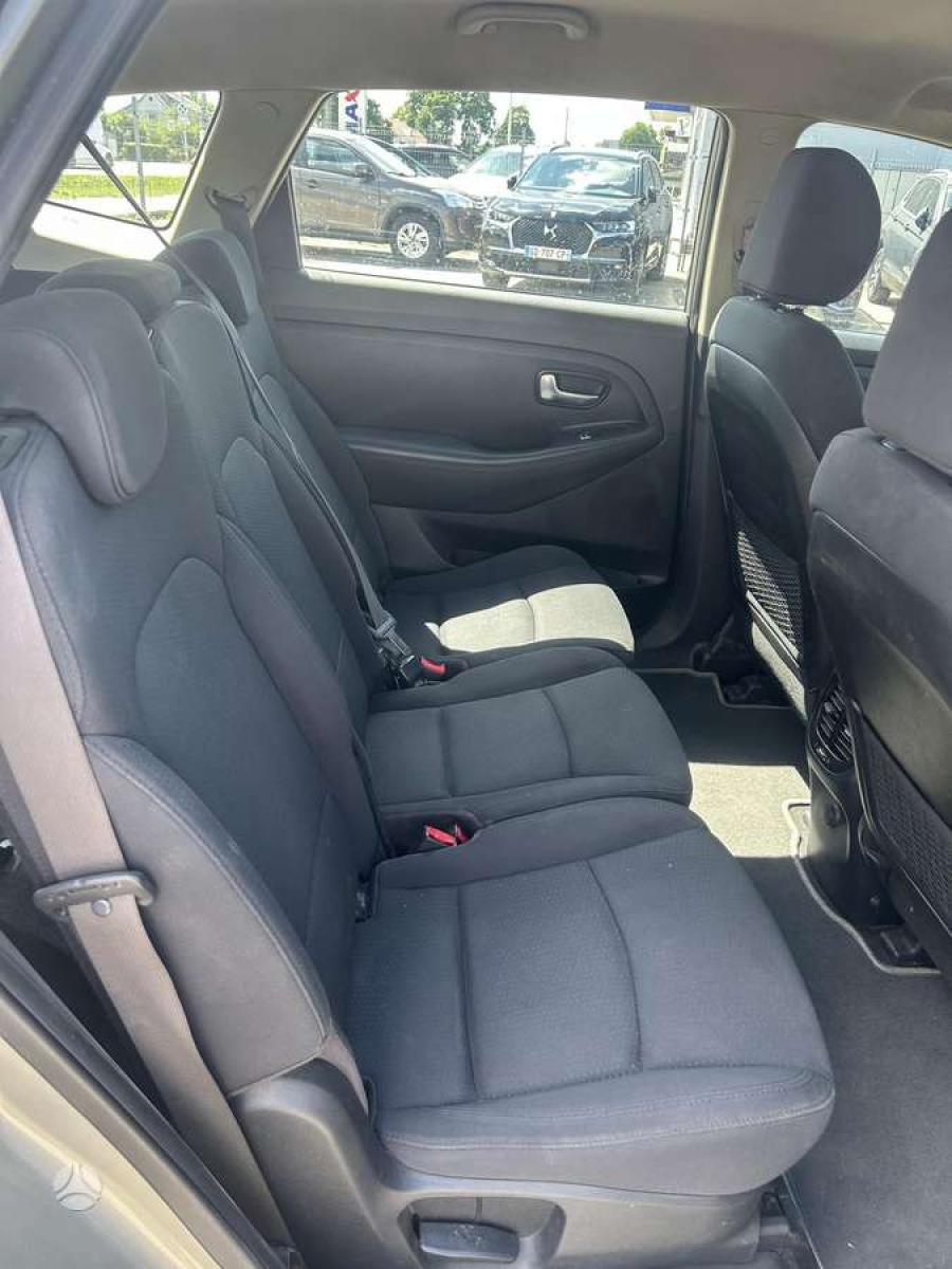 Pelēks Kia Carens 2015 Tauragė, ar dzinēja tilpumu 1.69 L un nobraukumu 247 tūkst. km par 5200 €, foto 13 vietnē AUTOMOTO.COM.LV