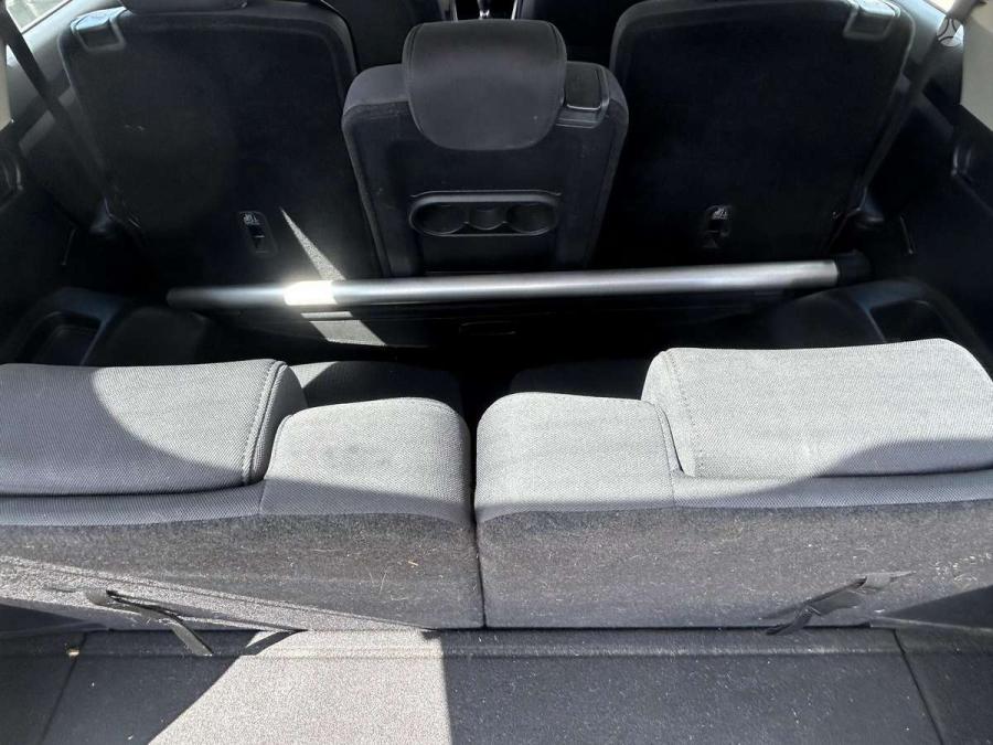 Pelēks Kia Carens 2015 Tauragė, ar dzinēja tilpumu 1.69 L un nobraukumu 247 tūkst. km par 5200 €, foto 15 vietnē AUTOMOTO.COM.LV