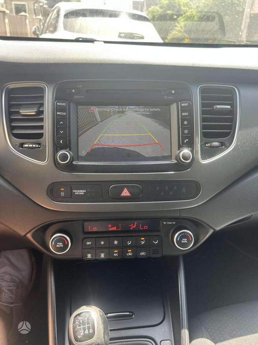 Pelēks Kia Carens 2015 Tauragė, ar dzinēja tilpumu 1.69 L un nobraukumu 247 tūkst. km par 5200 €, foto 16 vietnē AUTOMOTO.COM.LV