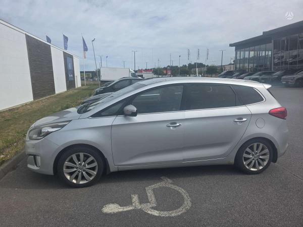 Pelēks Kia Carens 2015 Marijampole, ar dzinēja tilpumu 1.69 L un nobraukumu 310 tūkst. km par 3500 €, foto 3 vietnē AUTOMOTO.COM.LV