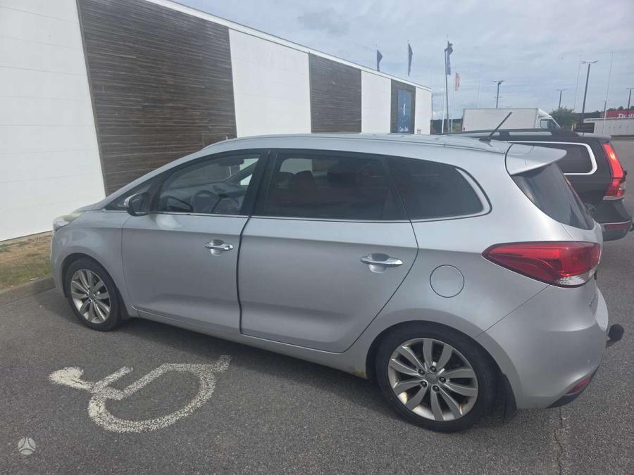 Pelēks Kia Carens 2015 Marijampole, ar dzinēja tilpumu 1.69 L un nobraukumu 310 tūkst. km par 3500 €, foto 4 vietnē AUTOMOTO.COM.LV