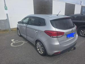 Pelēks Kia Carens 2015 Marijampole, ar dzinēja tilpumu 1.69 L un nobraukumu 310 tūkst. km par 3500 €, foto 5 vietnē AUTOMOTO.COM.LV