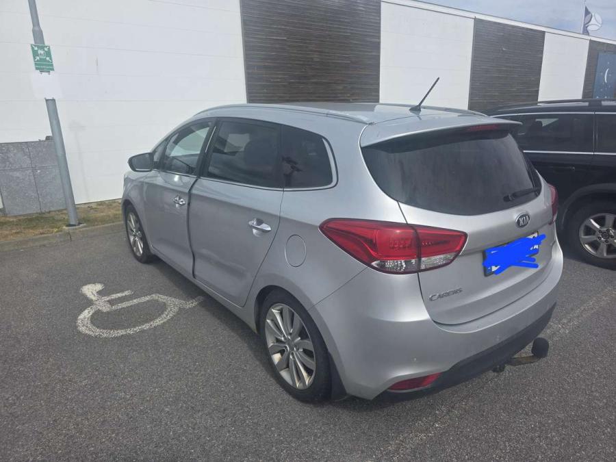 Pelēks Kia Carens 2015 Marijampole, ar dzinēja tilpumu 1.69 L un nobraukumu 310 tūkst. km par 3500 €, foto 5 vietnē AUTOMOTO.COM.LV
