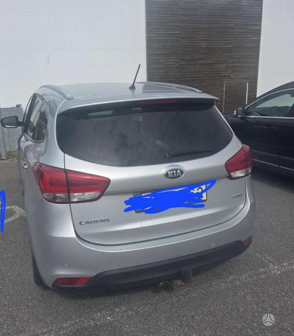 Pelēks Kia Carens 2015 Marijampole, ar dzinēja tilpumu 1.69 L un nobraukumu 310 tūkst. km par 3500 €, foto 6 vietnē AUTOMOTO.COM.LV