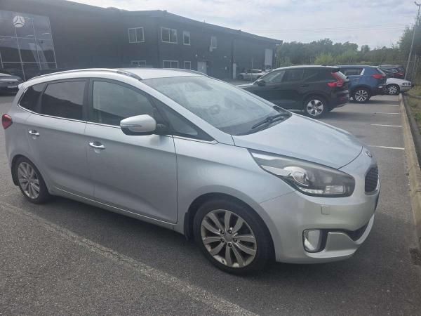 Pelēks Kia Carens 2015 Marijampole, ar dzinēja tilpumu 1.69 L un nobraukumu 310 tūkst. km par 3500 €, foto 7 vietnē AUTOMOTO.COM.LV