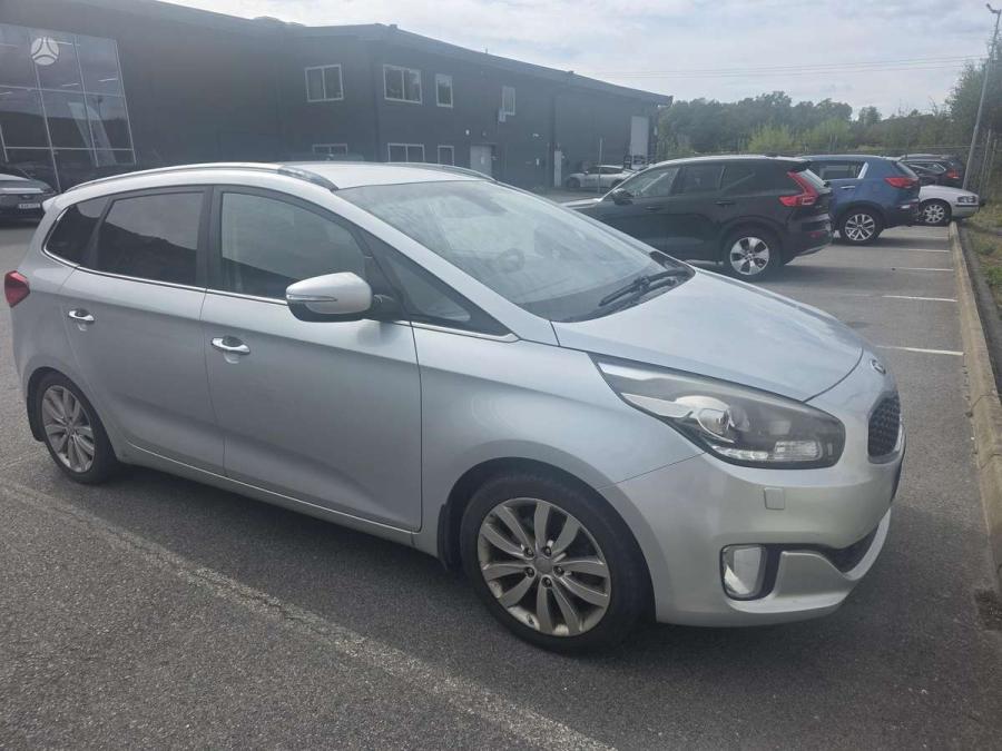 Pelēks Kia Carens 2015 Marijampole, ar dzinēja tilpumu 1.69 L un nobraukumu 310 tūkst. km par 3500 €, foto 7 vietnē AUTOMOTO.COM.LV