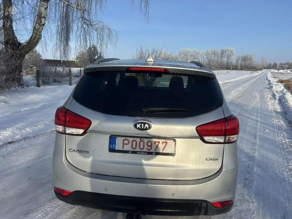 Grey Kia Carens 2016 in Siauliai, with an engine capacity of 1.69 L and mileage of 236 thousand km for 6500 €, photo 4 on AUTOMOTO.COM.LV
