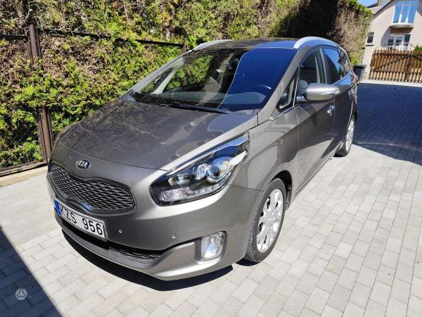 Grey Kia Carens 2016 in Vilnius, with an engine capacity of 1.69 L and mileage of 103 thousand km for 6300 €, photo 1 on AUTOMOTO.COM.LV