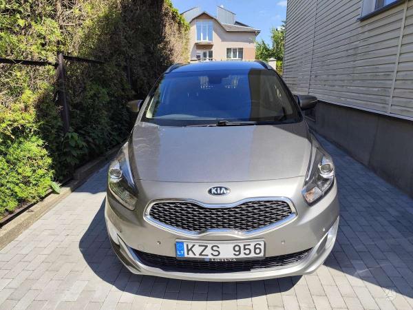 Grey Kia Carens 2016 in Vilnius, with an engine capacity of 1.69 L and mileage of 103 thousand km for 6300 €, photo 2 on AUTOMOTO.COM.LV