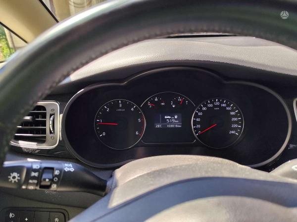 Grey Kia Carens 2016 in Vilnius, with an engine capacity of 1.69 L and mileage of 103 thousand km for 6300 €, photo 10 on AUTOMOTO.COM.LV