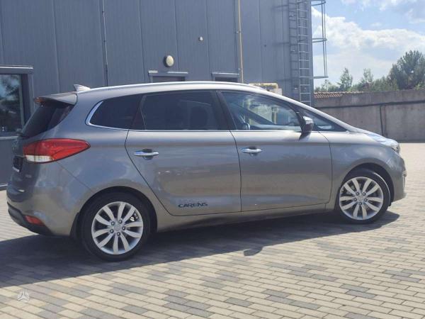 Grey Kia Carens 2016 in Siauliai, with an engine capacity of 1.70 L and mileage of 230 thousand km for 5990 €, photo 10 on AUTOMOTO.COM.LV