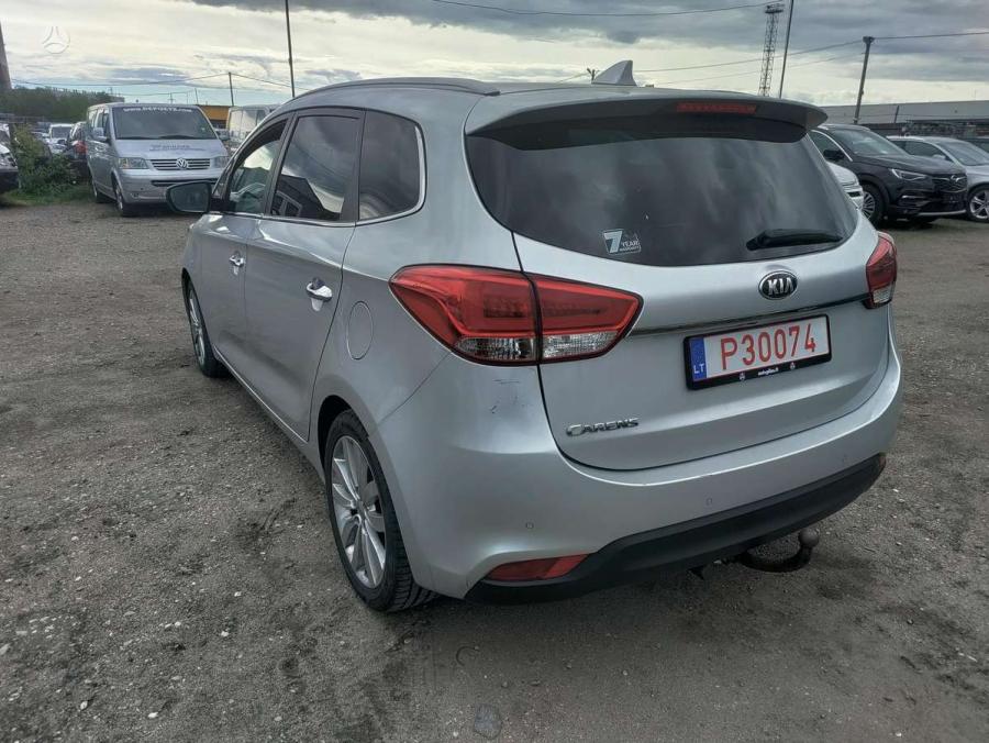 Pelēks Kia Carens 2016 Kauņa, ar dzinēja tilpumu 1.70 L un nobraukumu 297 tūkst. km par 5450 €, foto 8 vietnē AUTOMOTO.COM.LV
