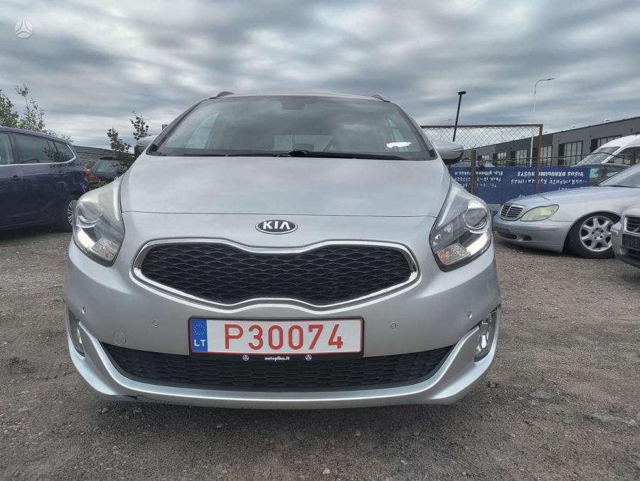 Pelēks Kia Carens 2016 Kauņa, ar dzinēja tilpumu 1.70 L un nobraukumu 297 tūkst. km par 5450 €, foto 15 vietnē AUTOMOTO.COM.LV