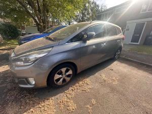Grey Kia Carens 2016 in Sirvintos, with an engine capacity of 1.69 L and mileage of 111 thousand km for 3872 €, photo 3 on AUTOMOTO.COM.LV