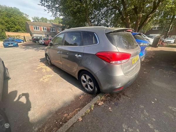 Pelēks Kia Carens 2016 Širvintos, ar dzinēja tilpumu 1.69 L un nobraukumu 111 tūkst. km par 3872 €, foto 3 vietnē AUTOMOTO.COM.LV