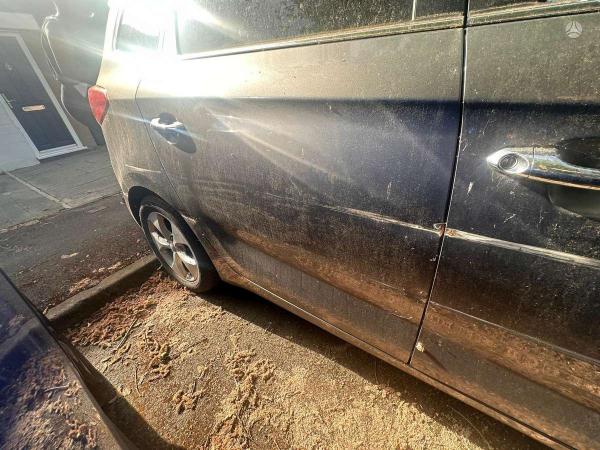 Pelēks Kia Carens 2016 Širvintos, ar dzinēja tilpumu 1.69 L un nobraukumu 111 tūkst. km par 3872 €, foto 7 vietnē AUTOMOTO.COM.LV