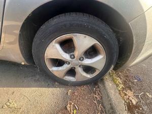 Grey Kia Carens 2016 in Sirvintos, with an engine capacity of 1.69 L and mileage of 111 thousand km for 3872 €, photo 12 on AUTOMOTO.COM.LV