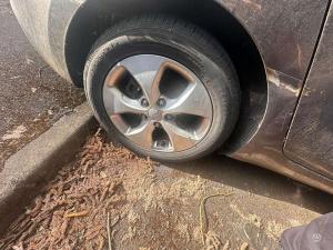 Grey Kia Carens 2016 in Sirvintos, with an engine capacity of 1.69 L and mileage of 111 thousand km for 3872 €, photo 13 on AUTOMOTO.COM.LV