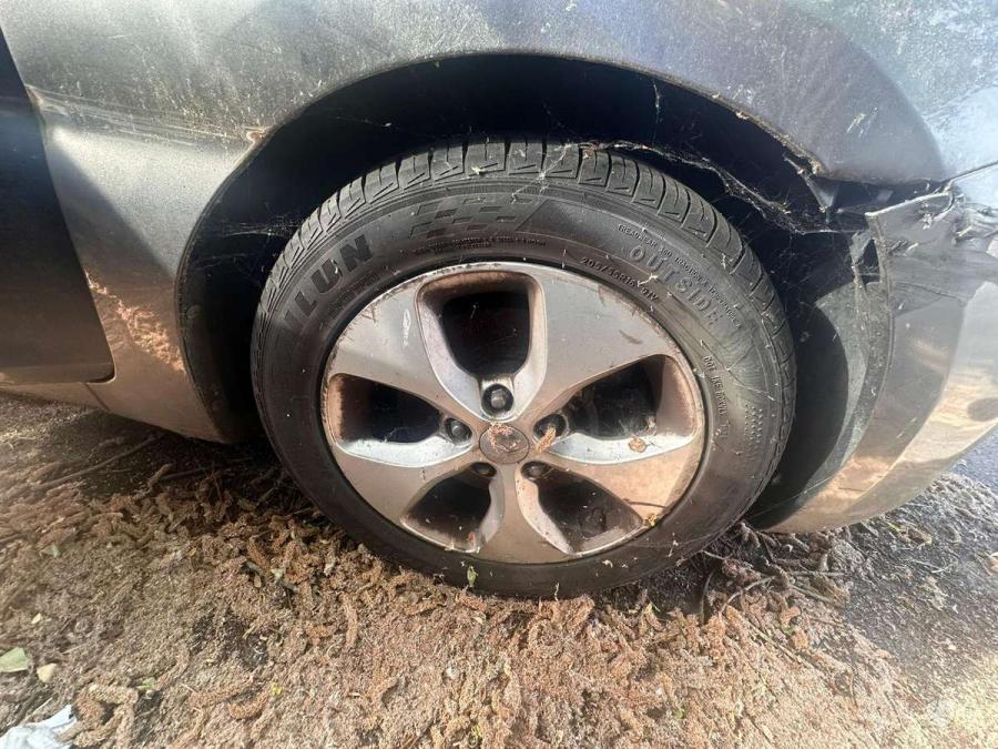 Grey Kia Carens 2016 in Sirvintos, with an engine capacity of 1.69 L and mileage of 111 thousand km for 3872 €, photo 14 on AUTOMOTO.COM.LV