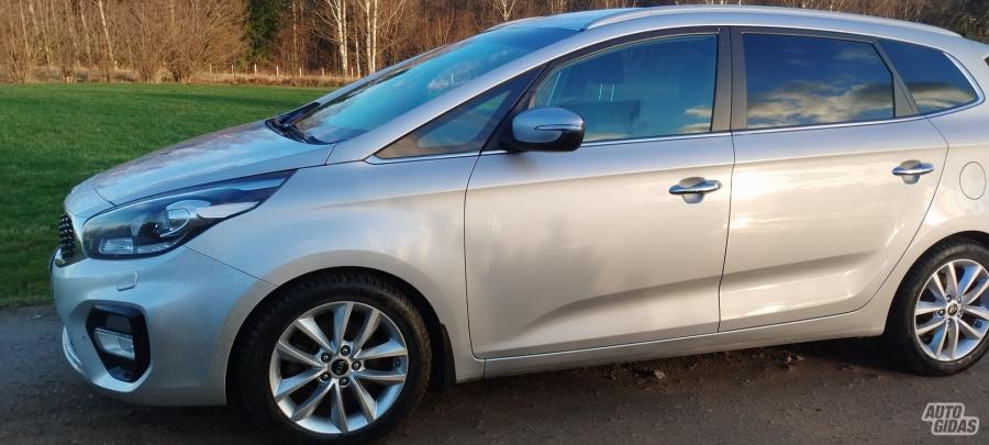 Pelēks Kia Carens 2017 Tauragė, ar dzinēja tilpumu 1.70 L un nobraukumu 166 tūkst. km par 7600 €, foto 16 vietnē AUTOMOTO.COM.LV