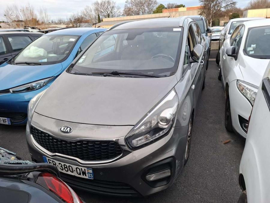 Grey Kia Carens 2017 in Panevezys, with an engine capacity of 1.69 L and mileage of 160 thousand km for 4300 €, photo 1 on AUTOMOTO.COM.LV