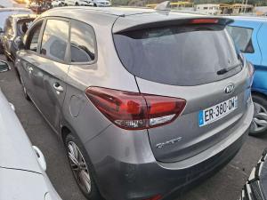 Grey Kia Carens 2017 in Panevezys, with an engine capacity of 1.69 L and mileage of 160 thousand km for 4300 €, photo 4 on AUTOMOTO.COM.LV
