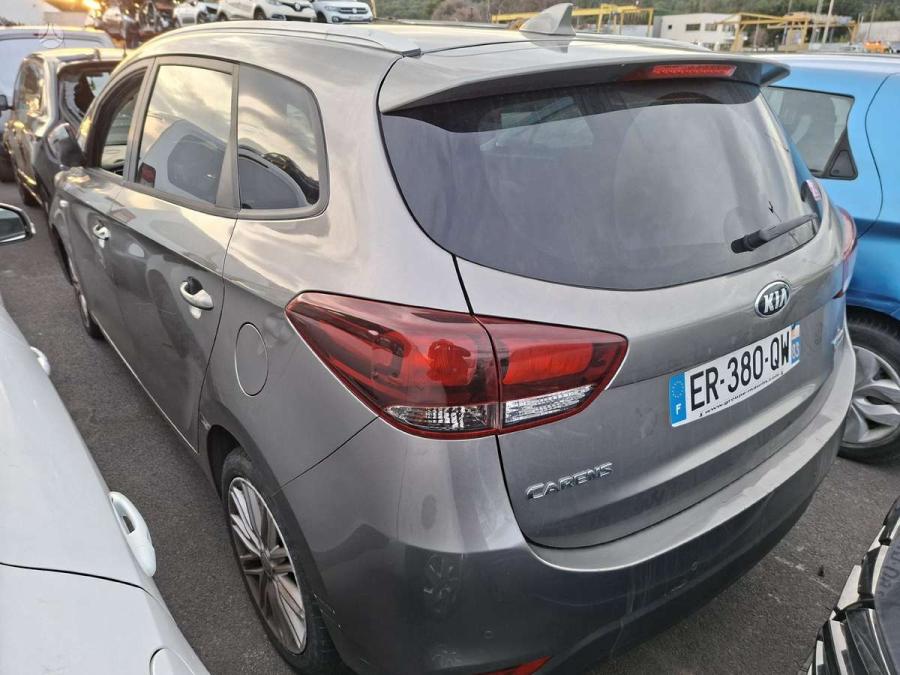 Grey Kia Carens 2017 in Panevezys, with an engine capacity of 1.69 L and mileage of 160 thousand km for 4300 €, photo 4 on AUTOMOTO.COM.LV