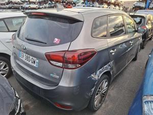 Grey Kia Carens 2017 in Panevezys, with an engine capacity of 1.69 L and mileage of 160 thousand km for 4300 €, photo 5 on AUTOMOTO.COM.LV