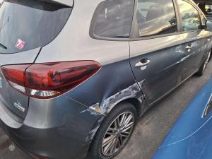 Grey Kia Carens 2017 in Panevezys, with an engine capacity of 1.69 L and mileage of 160 thousand km for 4300 €, photo 6 on AUTOMOTO.COM.LV