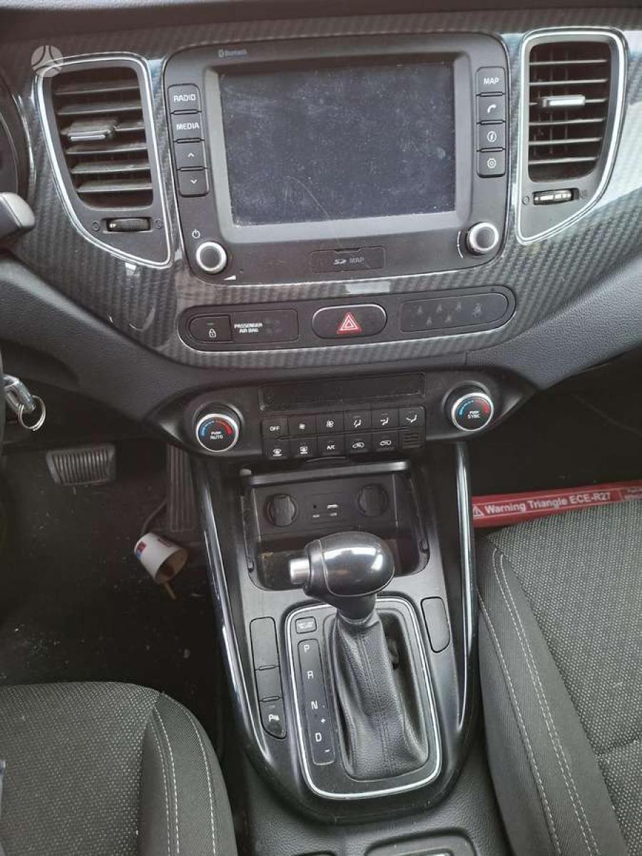 Grey Kia Carens 2017 in Panevezys, with an engine capacity of 1.69 L and mileage of 160 thousand km for 4300 €, photo 9 on AUTOMOTO.COM.LV