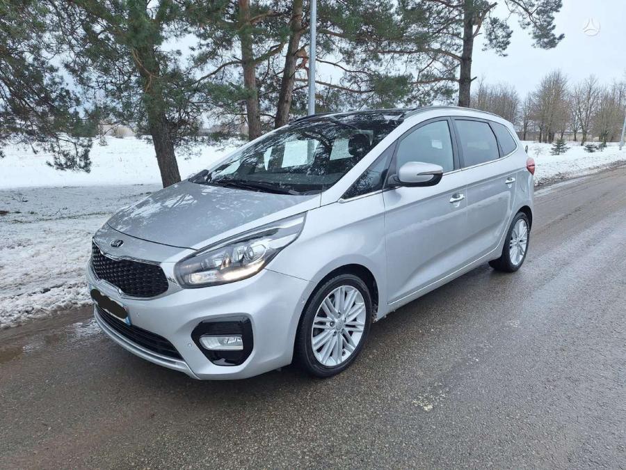 Grey Kia Carens 2018 in Taurage, with an engine capacity of 1.60 L and mileage of 163 thousand km for 7400 €, photo 1 on AUTOMOTO.COM.LV