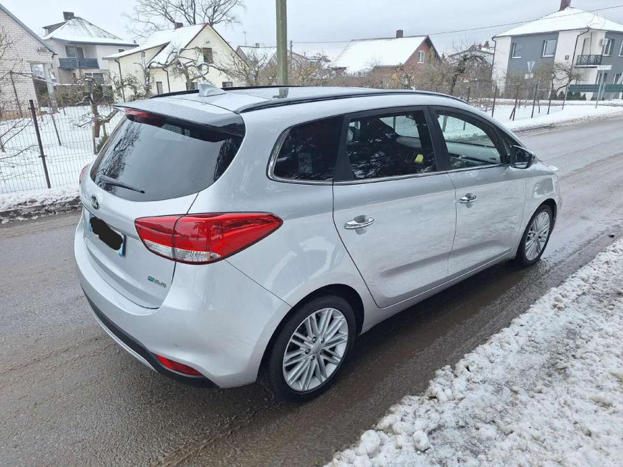 Grey Kia Carens 2018 in Taurage, with an engine capacity of 1.69 L and mileage of 163 thousand km for 7400 €, photo 3 on AUTOMOTO.COM.LV
