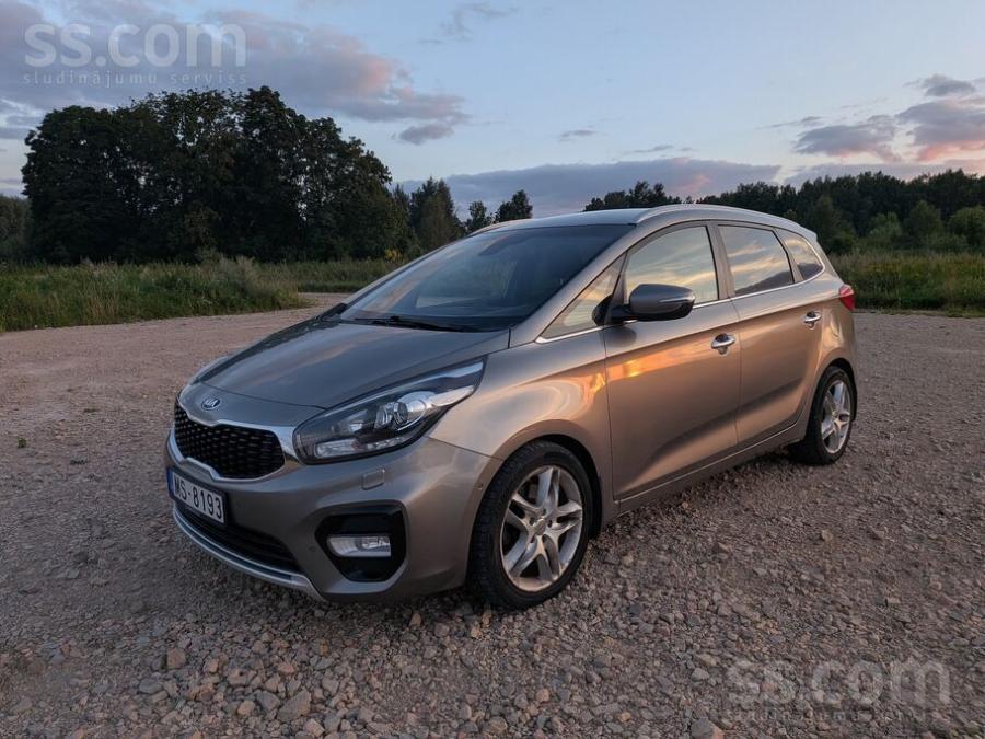 Pelēks Kia Carens 2018 Rīga, ar dzinēja tilpumu 1.70 L un nobraukumu 140 tūkst. km par 9150 €, foto 1 vietnē AUTOMOTO.COM.LV