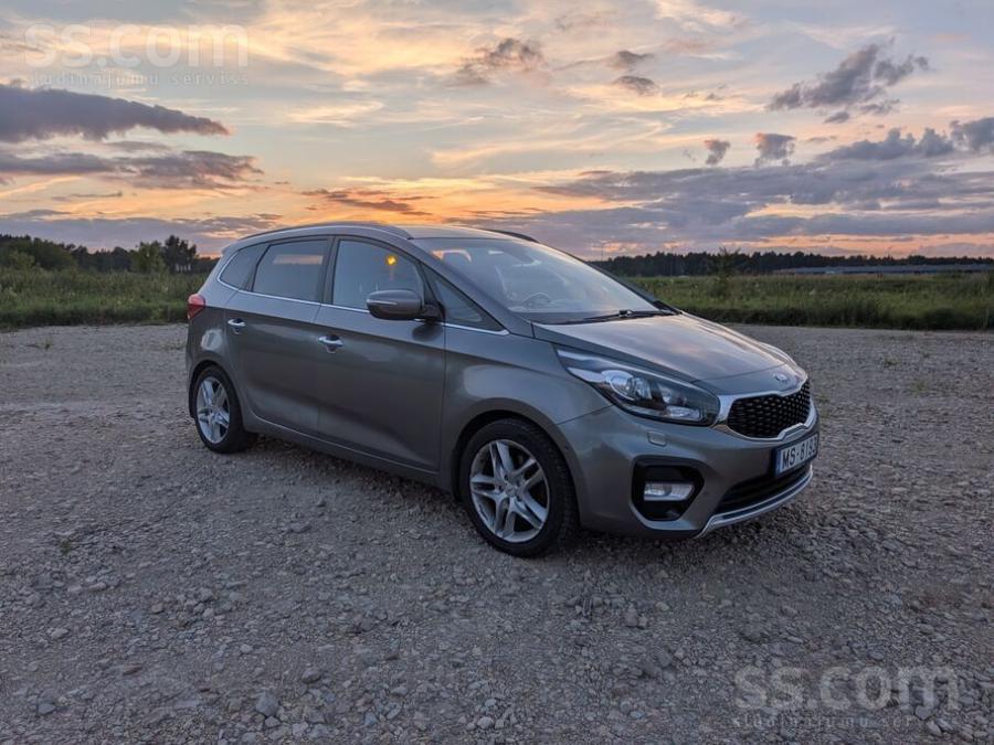 Pelēks Kia Carens 2018 Rīga, ar dzinēja tilpumu 1.70 L un nobraukumu 140 tūkst. km par 9150 €, foto 3 vietnē AUTOMOTO.COM.LV