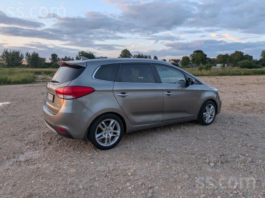 Pelēks Kia Carens 2018 Rīga, ar dzinēja tilpumu 1.70 L un nobraukumu 140 tūkst. km par 9150 €, foto 4 vietnē AUTOMOTO.COM.LV