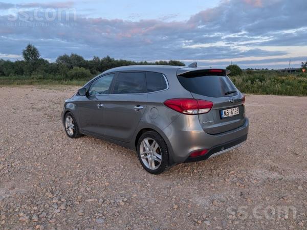 Grey Kia Carens 2018 in Riga, with an engine capacity of 1.70 L and mileage of 140 thousand km for 9150 €, photo 4 on AUTOMOTO.COM.LV