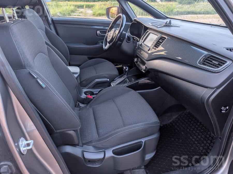 Pelēks Kia Carens 2018 Rīga, ar dzinēja tilpumu 1.70 L un nobraukumu 140 tūkst. km par 9150 €, foto 6 vietnē AUTOMOTO.COM.LV