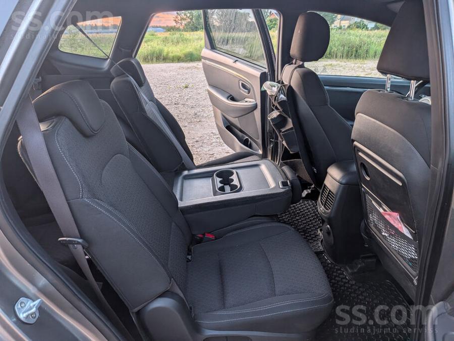 Pelēks Kia Carens 2018 Rīga, ar dzinēja tilpumu 1.70 L un nobraukumu 140 tūkst. km par 9150 €, foto 8 vietnē AUTOMOTO.COM.LV