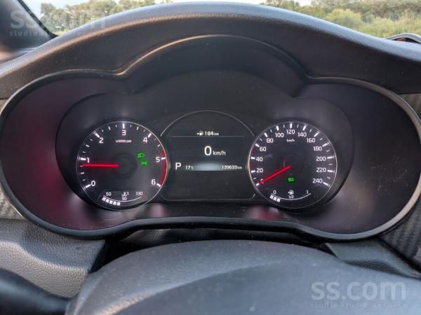 Grey Kia Carens 2018 in Riga, with an engine capacity of 1.70 L and mileage of 140 thousand km for 9150 €, photo 9 on AUTOMOTO.COM.LV