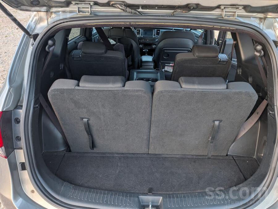 Pelēks Kia Carens 2018 Rīga, ar dzinēja tilpumu 1.70 L un nobraukumu 140 tūkst. km par 9150 €, foto 12 vietnē AUTOMOTO.COM.LV