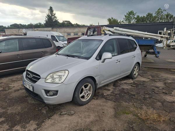 Pelēks Kia Carens 2007 Plungė, ar dzinēja tilpumu 1.99 L un nobraukumu 380 tūkst. km par 1100 €, foto 1 vietnē AUTOMOTO.COM.LV