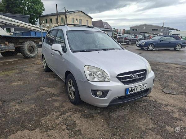 Pelēks Kia Carens 2007 Plungė, ar dzinēja tilpumu 1.99 L un nobraukumu 380 tūkst. km par 1100 €, foto 3 vietnē AUTOMOTO.COM.LV