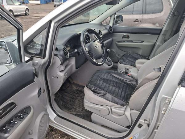 Pelēks Kia Carens 2007 Plungė, ar dzinēja tilpumu 1.99 L un nobraukumu 380 tūkst. km par 1100 €, foto 6 vietnē AUTOMOTO.COM.LV