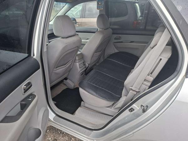Pelēks Kia Carens 2007 Plungė, ar dzinēja tilpumu 1.99 L un nobraukumu 380 tūkst. km par 1100 €, foto 7 vietnē AUTOMOTO.COM.LV