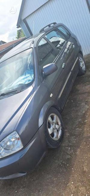 Pelēks Kia Carens 2006 Šauļi, ar dzinēja tilpumu 1.98 L un nobraukumu 225 tūkst. km par 600 €, foto  vietnē AUTOMOTO.COM.LV