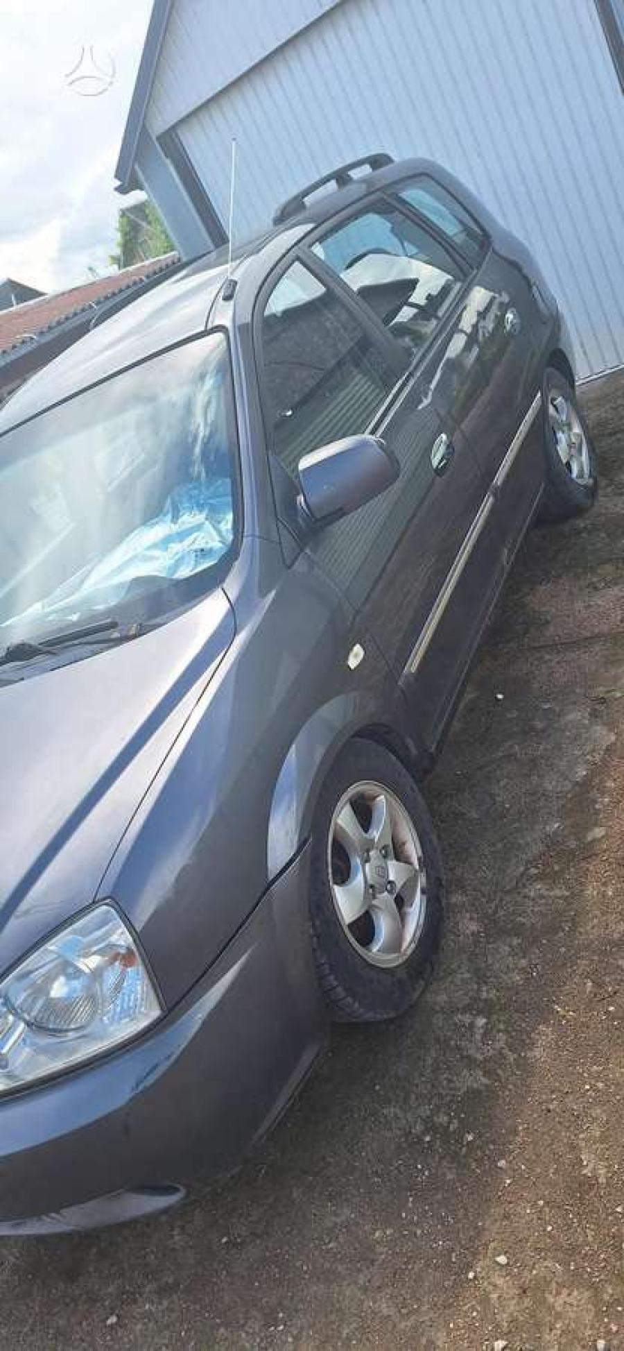 Pelēks Kia Carens 2006 Šauļi, ar dzinēja tilpumu 1.98 L un nobraukumu 225 tūkst. km par 600 €, foto 1 vietnē AUTOMOTO.COM.LV