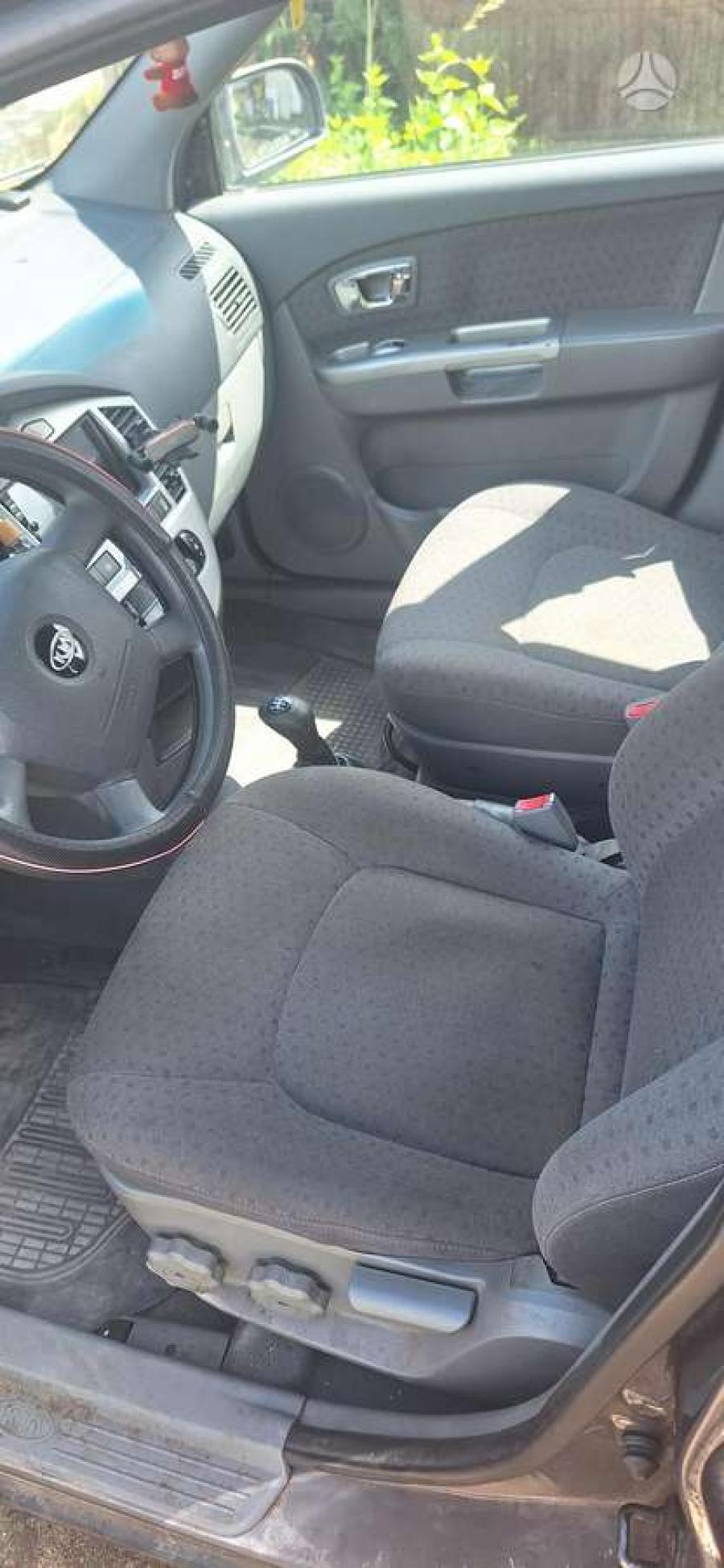 Pelēks Kia Carens 2006 Šauļi, ar dzinēja tilpumu 1.98 L un nobraukumu 225 tūkst. km par 600 €, foto 8 vietnē AUTOMOTO.COM.LV