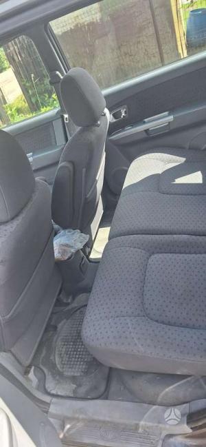 Pelēks Kia Carens 2006 Šauļi, ar dzinēja tilpumu 1.98 L un nobraukumu 225 tūkst. km par 600 €, foto 9 vietnē AUTOMOTO.COM.LV