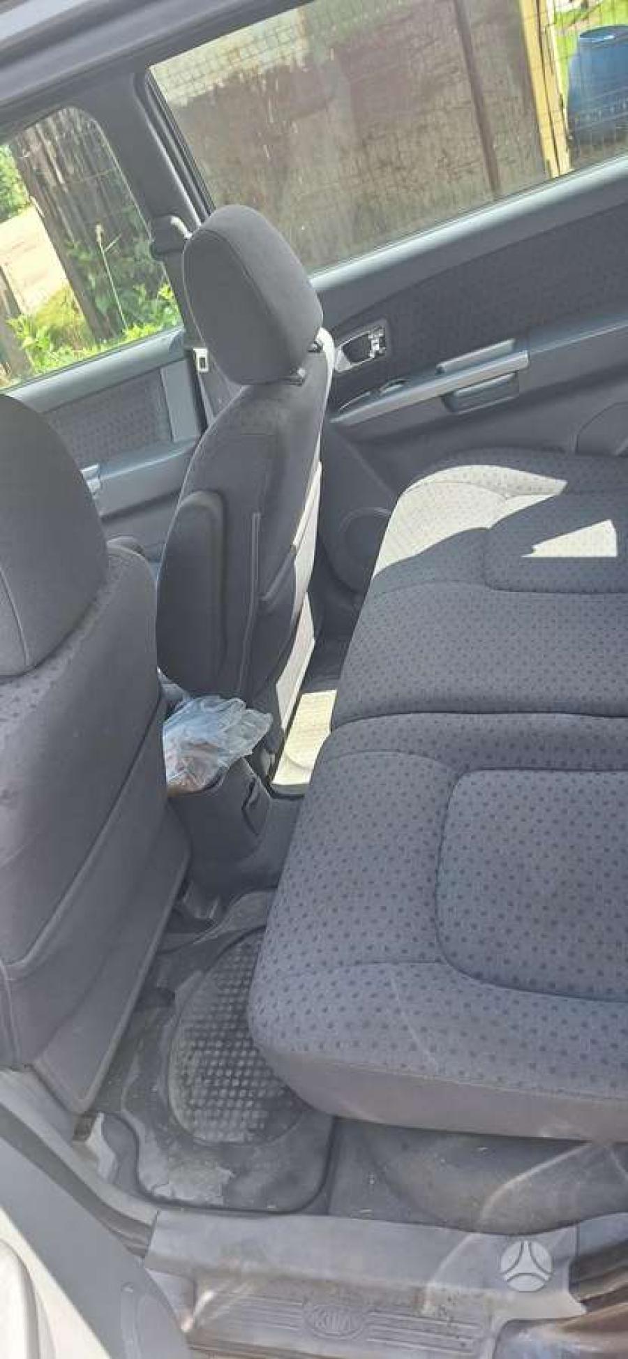 Pelēks Kia Carens 2006 Šauļi, ar dzinēja tilpumu 1.98 L un nobraukumu 225 tūkst. km par 600 €, foto 9 vietnē AUTOMOTO.COM.LV