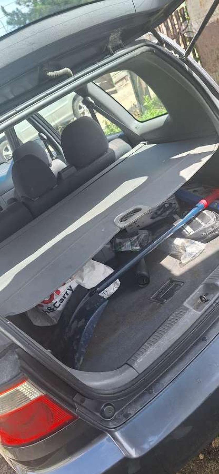 Pelēks Kia Carens 2006 Šauļi, ar dzinēja tilpumu 1.98 L un nobraukumu 225 tūkst. km par 600 €, foto 11 vietnē AUTOMOTO.COM.LV